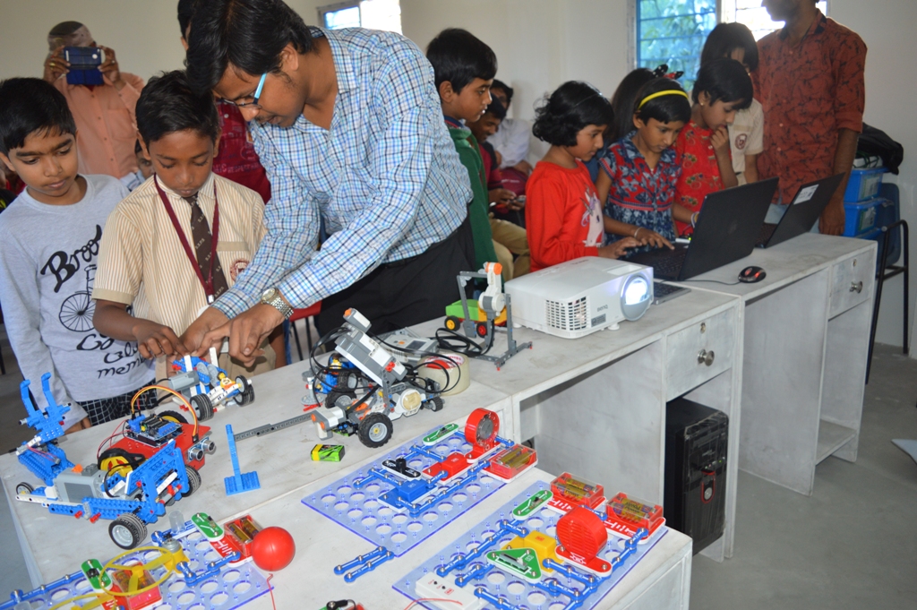Robotic Lab – St. Xavier's Public School, Bagnan | Best ICSE School in ...